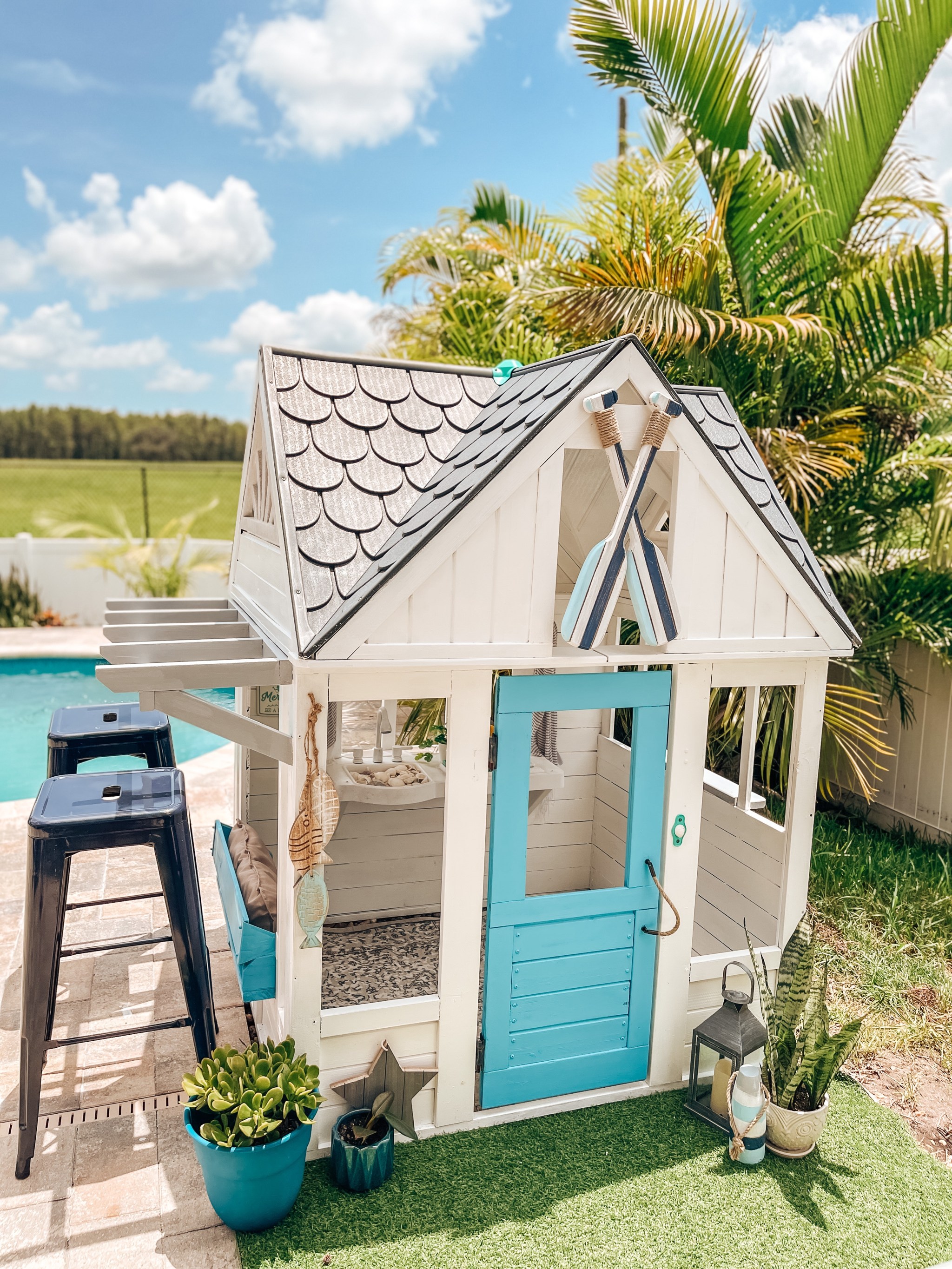 Beach Hut Playhouse Makeover – Emelia Simoneau